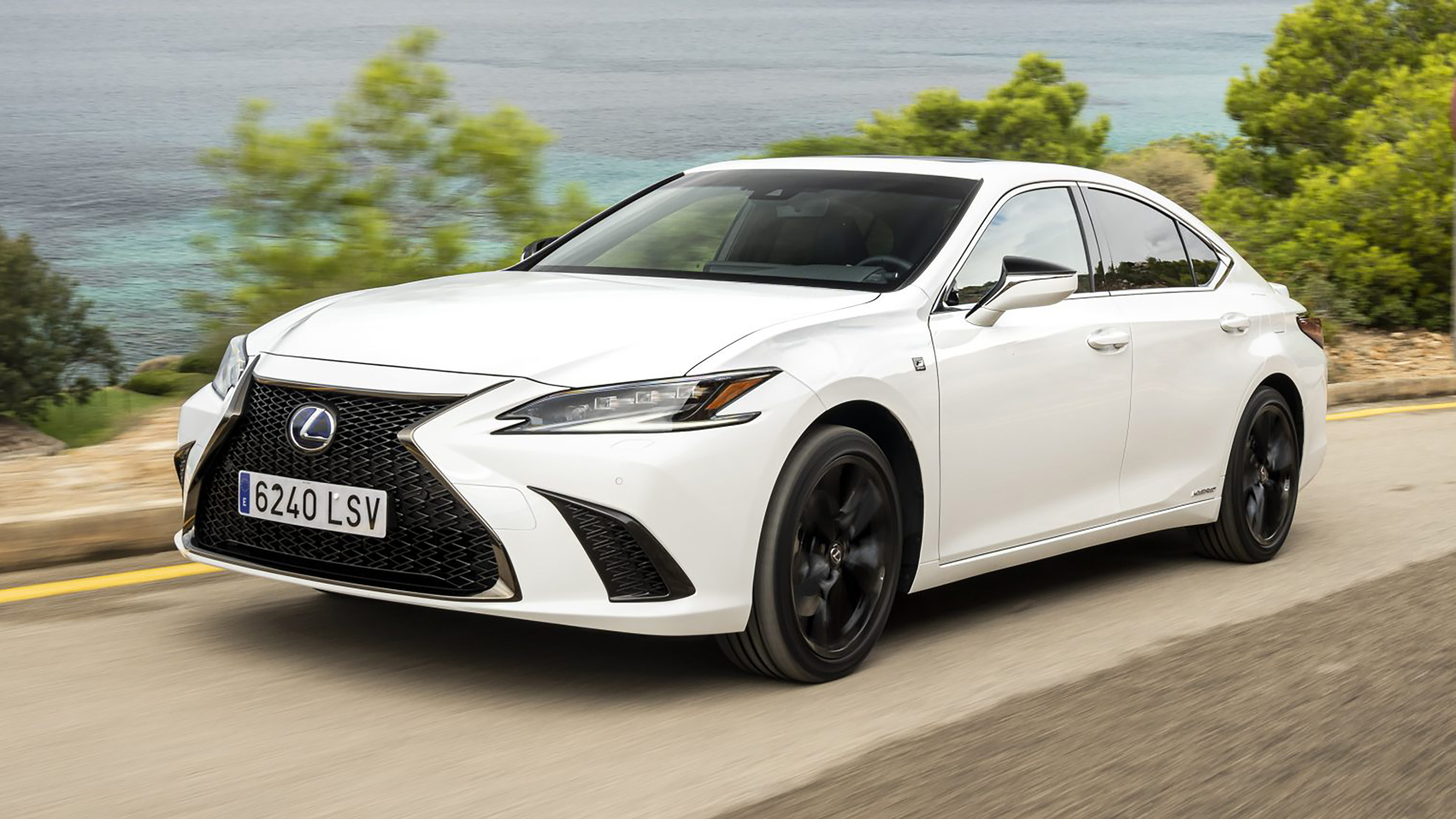 2022 Lexus Es White